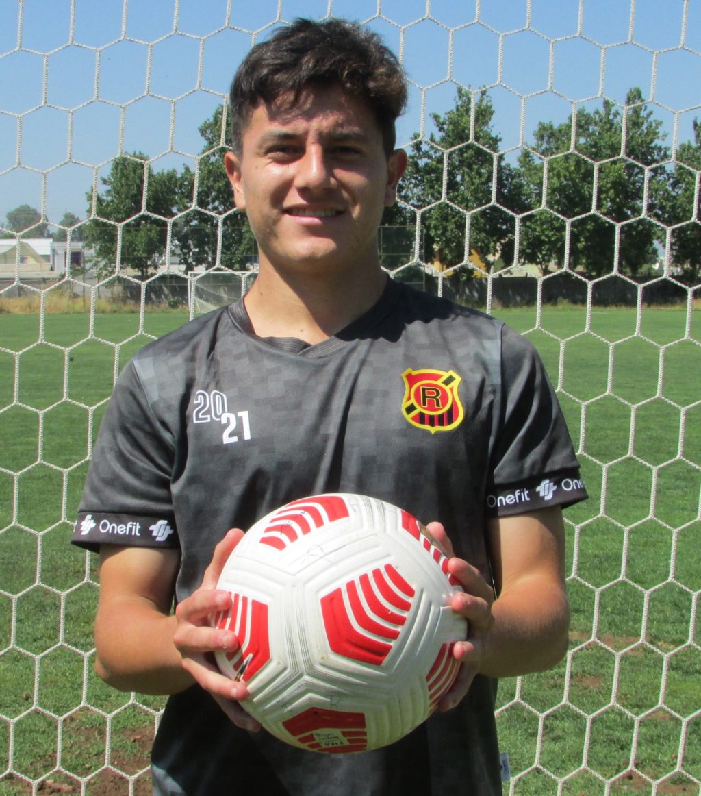 FÚTBOL Y ESTUDIOS: EL DESAFÍO DE MORA. – Rangers de Talca